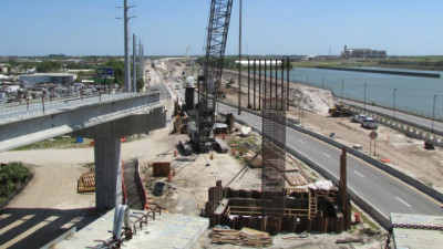 433880-1-52-01 Gateway Expressway